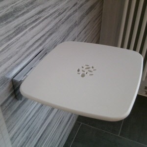 Duschklappsitz Duschsitz zum Sitzen in der Dusche